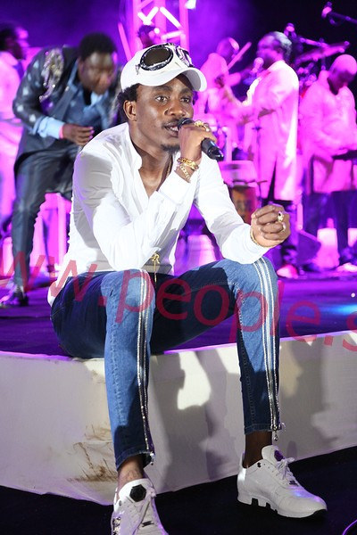 200 Photos : Waly Seck en symbiose avec la Faramarène Family