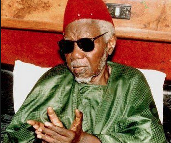 In memoriam : Mame abdou Aziz Sy Dabakh tance les députés sénégalais