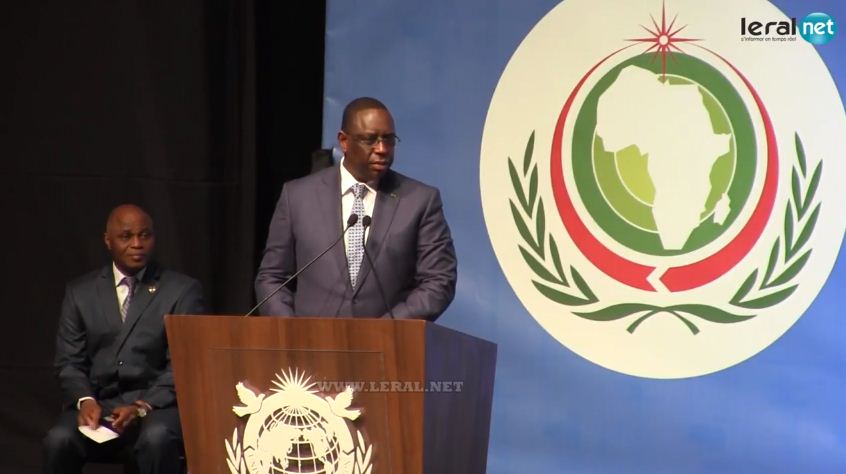 Macky Sall octroie 50 millions au village Sos et le centre Talibou Dabo
