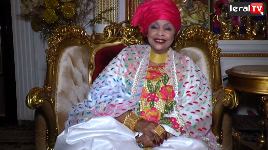 Vidéo- Adja Fatou Samb, épouse de l'Imam Cheikh Tidiane Cissé, étale ...