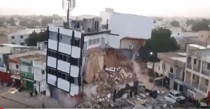 VIDEO- L’effondrement de l’immeuble à Touba est spectaculaire
