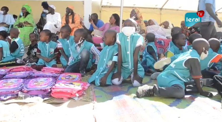 Vidéo/ Le maire de Ngor Amadou Guèye inaugure l'école Franco Arabe Mame ...