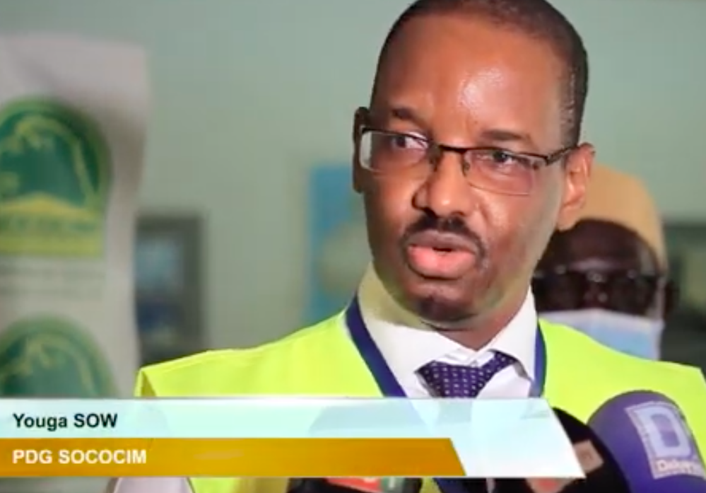 Visite du ministre Oumar Sarr à la Sococim : le PDG Youga Sow ...