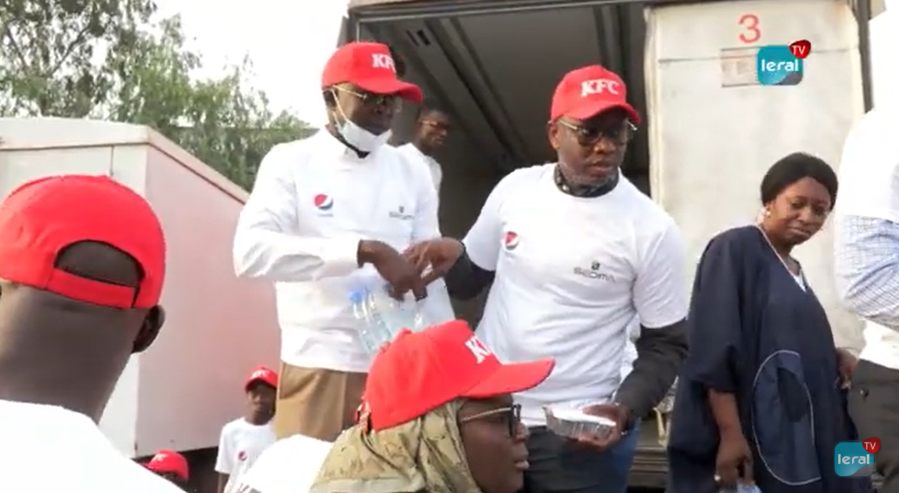 Solidarité : le Groupe SEDIMA 10.000 Ndogous aux passants dans les rues ...