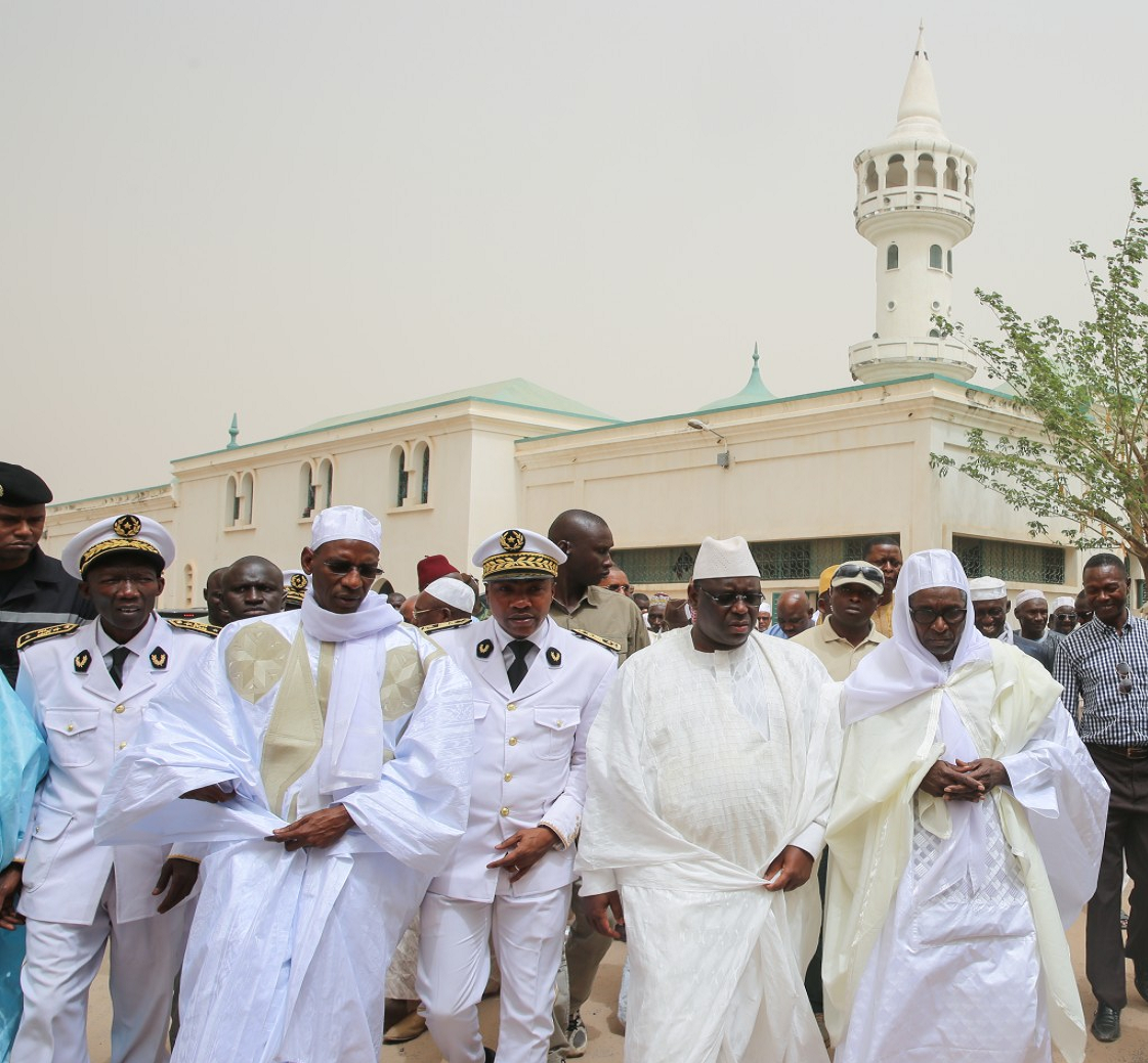 Fin De Visite à Sédhiou Le Président Macky Sall En Route Vers Médina