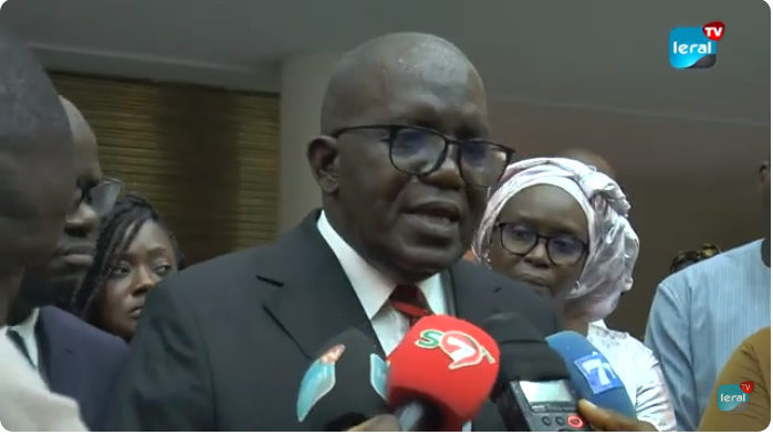 Assemblée nationale: Oumar Sarr, ministre des Mines, donne des ...