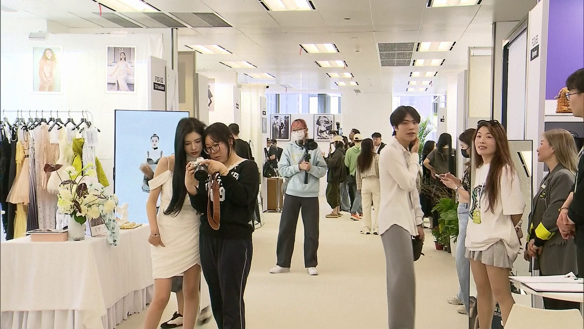 MODE À SHANGHAI : Le défilé d'ouverture de la Semaine de la mode, met ...